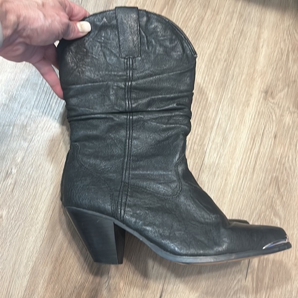 dingo | Shoes | Dingo Black Leather Rusched Heeled Pull On Boots W ...